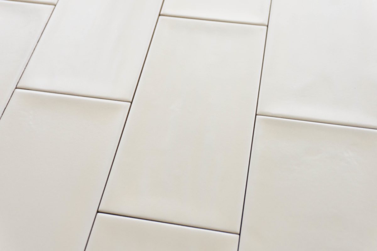 Metro Fliese beige matt gewellt 10x20 - dieFliesen.com