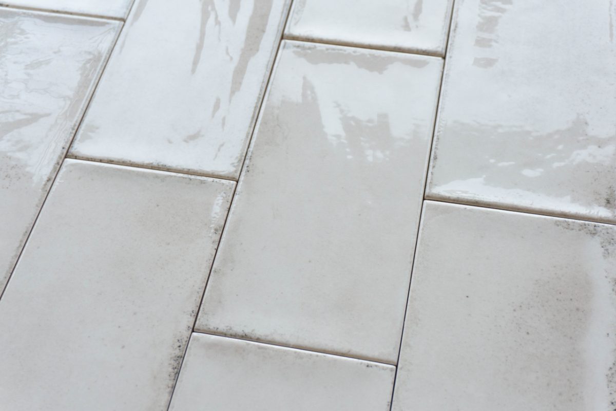 Vintage Fliese beige gewellt 10x20 - dieFliesen.com