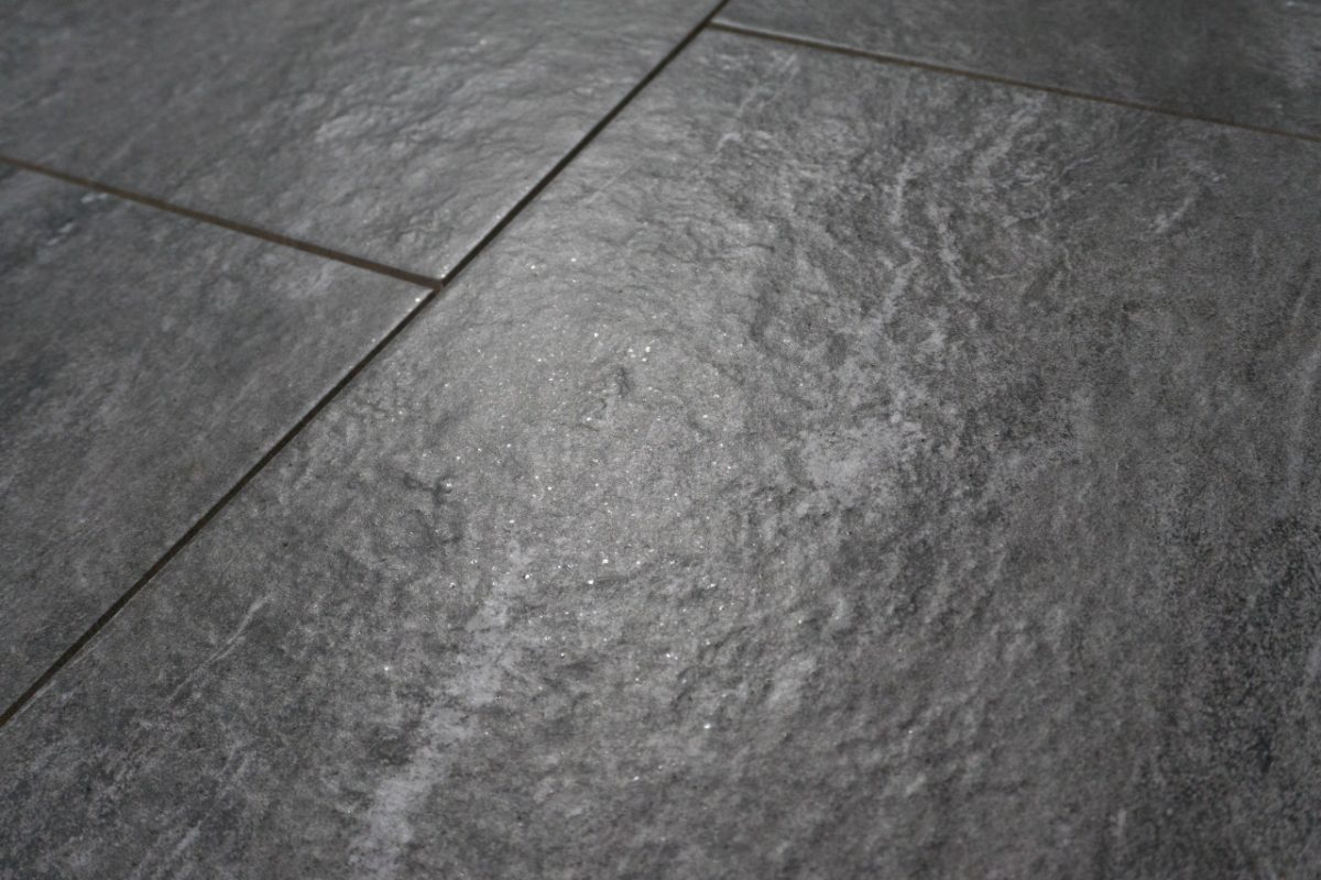 Bodenfliese anthrazit 30.2x60.4 - dieFliesen.com